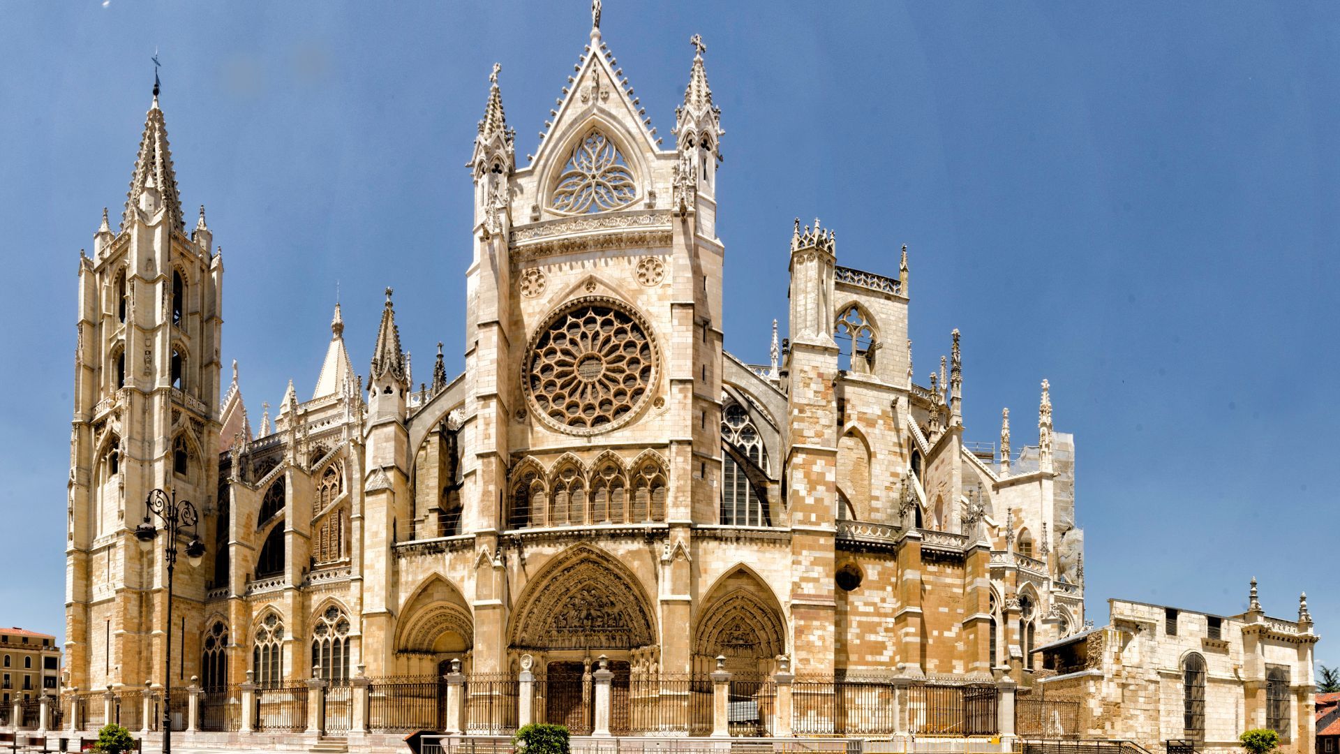 Viajar a la ciudad de León en 2025